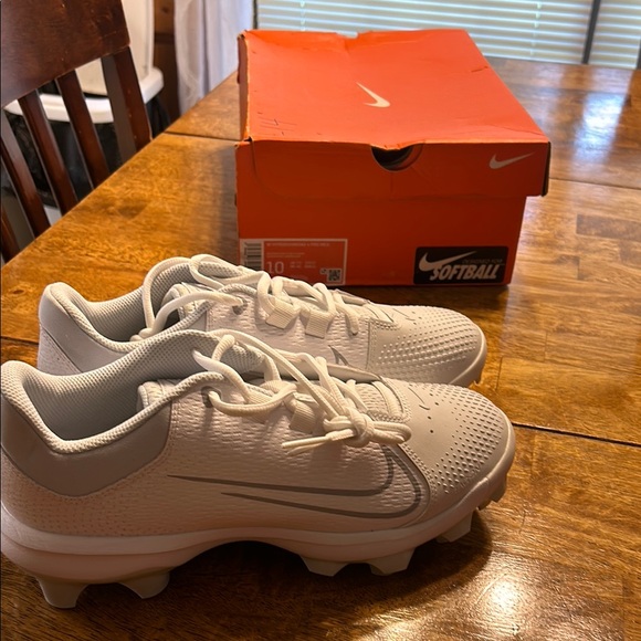 Nike | Shoes | Nike White Sneakers With Chunky Sole And Leather Upper ...